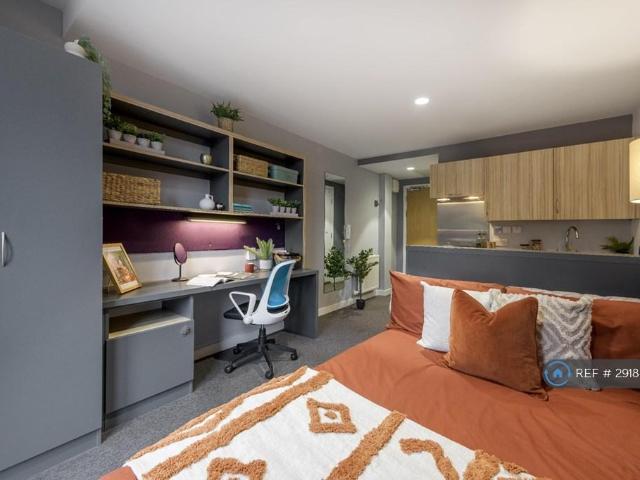St. James Road, Glasgow, G4 Studio to rent £1,040 pcm £240 pw