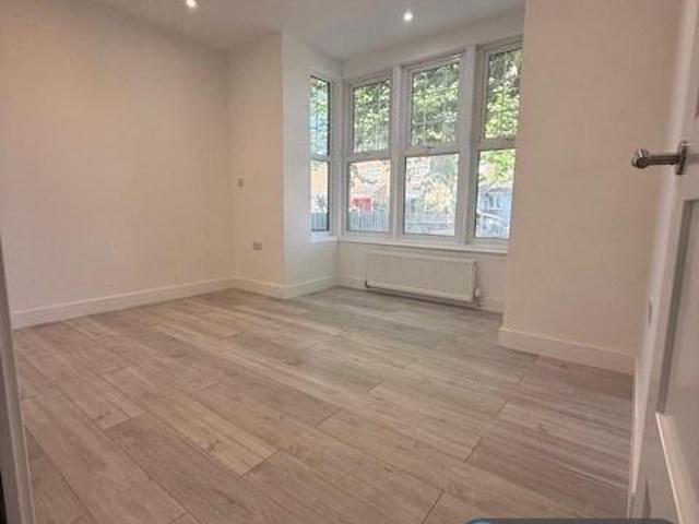 St. James Road, Sutton, SM1 3 bed flat to rent £2,695 pcm £622 pw
