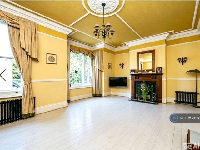 St. James Road, Sutton, SM1 5 bed semi detached house to rent £3,450 pcm £796 pw