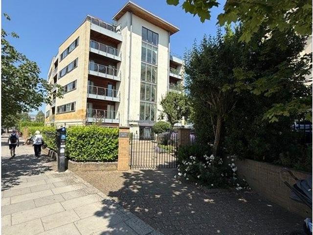 St James South, Cheltenham GL50, 2 bed flat to rent, £1,500 pcm | PrimeLocation