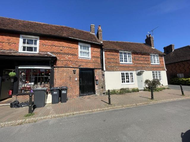 St James Square, Wadhurst 1 bed flat to rent £1,000 pcm £231 pw