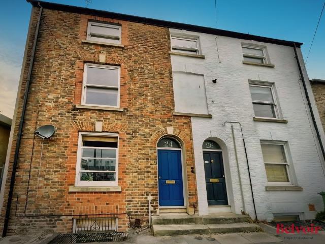 St James St, Cheltenham GL52, 2 bed flat to rent, £1,200 pcm | PrimeLocation
