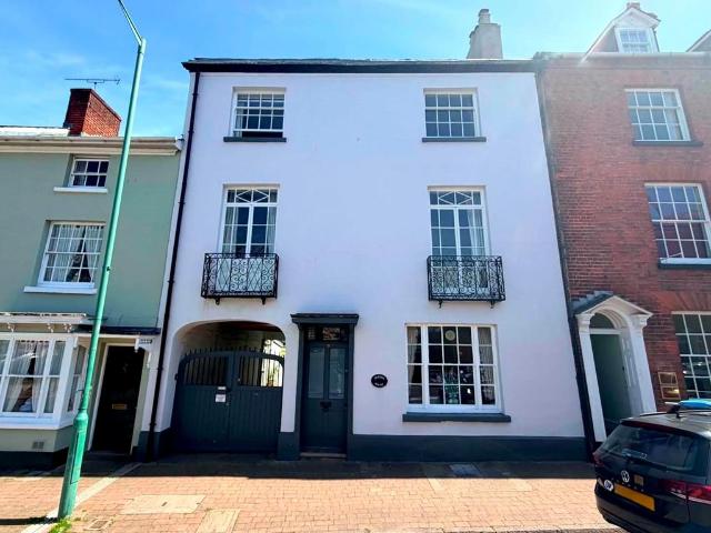 St James Street, Monmouth, NP25 4 bed house to rent £2,750 pcm £635 pw