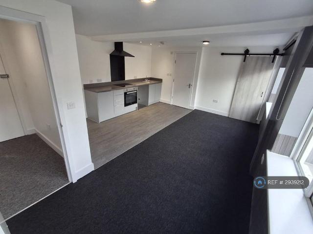 St. James Street, Weston Super Mare. 2 bed flat to rent £1,050 pcm £242 pw