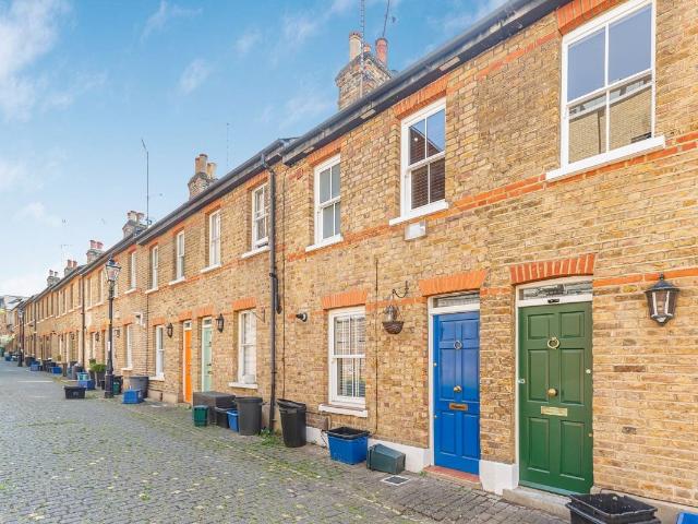St. James's Cottages, Richmond TW9, 2 bed cottage to rent, £3,000 pcm | PrimeLocation