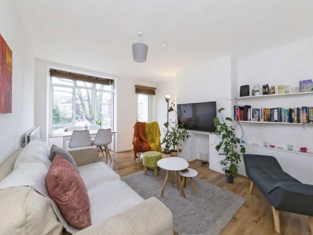 St. James's Close, Balham SW17, 2 bed flat to rent, £2,100 pcm | PrimeLocation