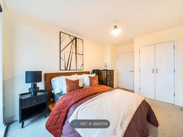 St. James's Crescent, London SW9, 1 bed flat to rent, £2,100 pcm | PrimeLocation
