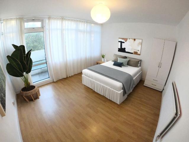 St. James's Crescent, London SW9, 3 bed shared accommodation to rent, £3,560 pcm | PrimeLocation