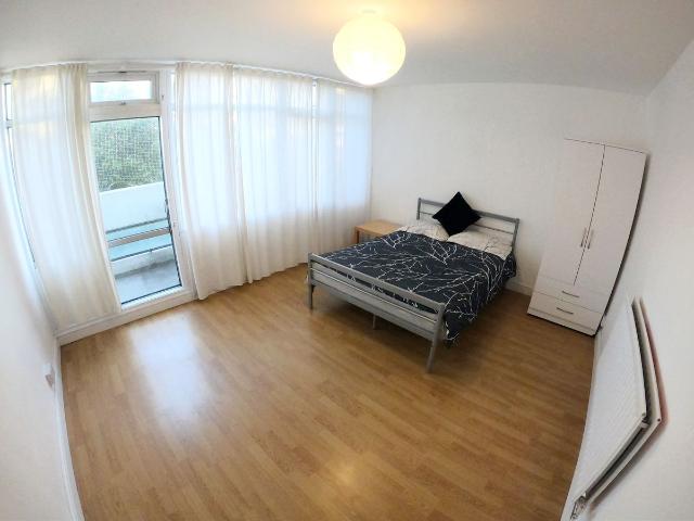 St. James's Crescent, London SW9, Room to rent, £1,450 pcm | PrimeLocation