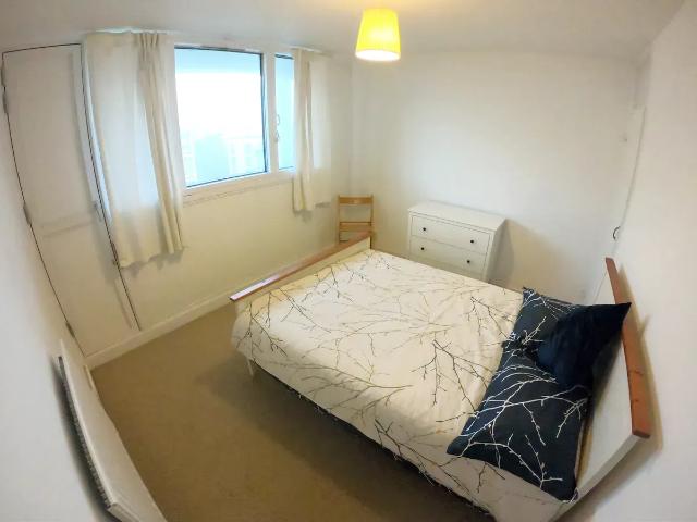 St. James's Crescent, London SW9, Room to rent, £1,066 pcm | PrimeLocation
