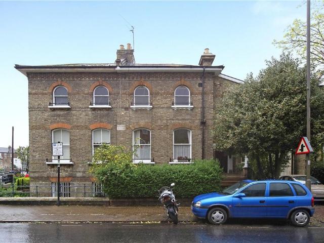 St. James's Drive, London, SW17 2 bed apartment to rent £2,100 pcm £485 pw