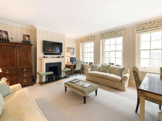 St. James's Street, London, SW1A 1 bed apartment to rent £4,008 pcm £925 pw