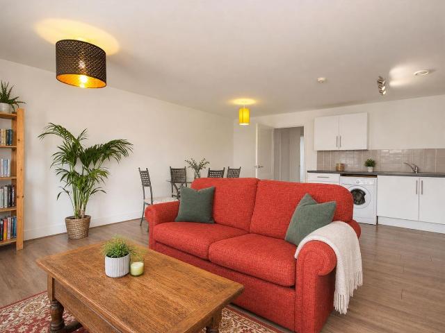 St. James's Street, Walthamstow E17, 2 bed flat to rent, £2,000 pcm | PrimeLocation