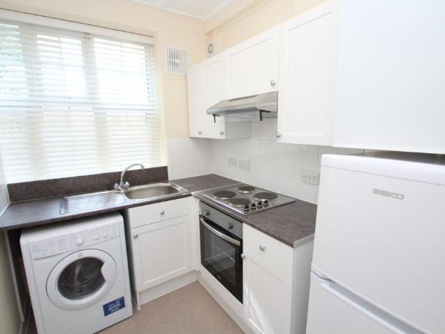 St. James's Road, CROYDON Studio to rent £1,150 pcm £265 pw