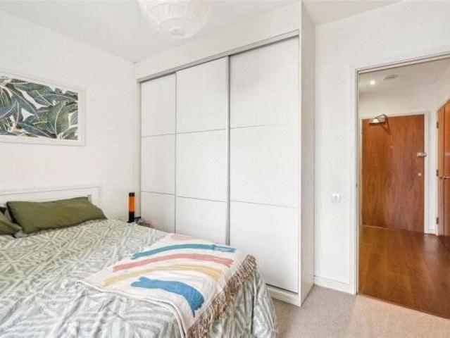 St. John’s Hill, London, SW11 1AD