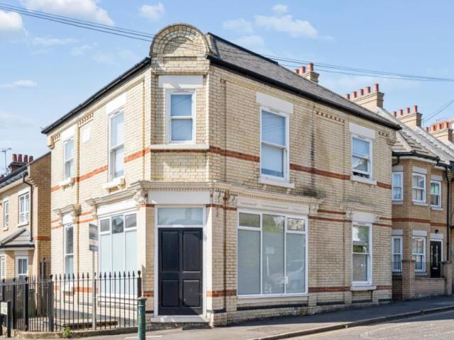 St John’s Road, Watford WD17 2 bed apartment to rent £1,800 pcm £415 pw