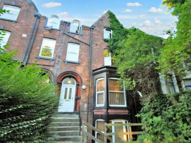 St Johns Terrace, Hyde Park, Leeds. 1 bed apartment to rent £1,025 pcm £237 pw