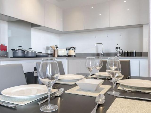 St Johns Way, SW11 2 bed flat to rent £6,717 pcm £1,550 pw