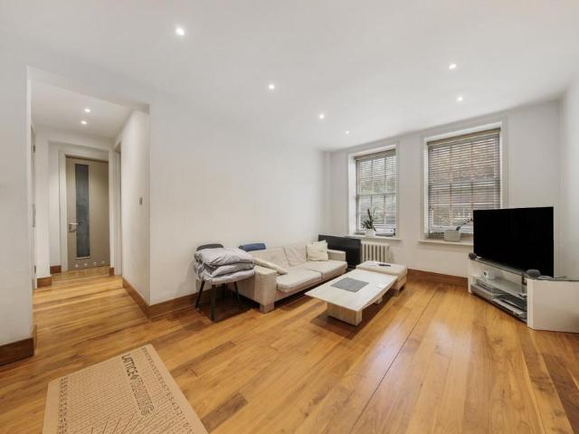 St John's Wood Court, St John's Wood. 2 bed flat to rent £3,000 pcm £692 pw