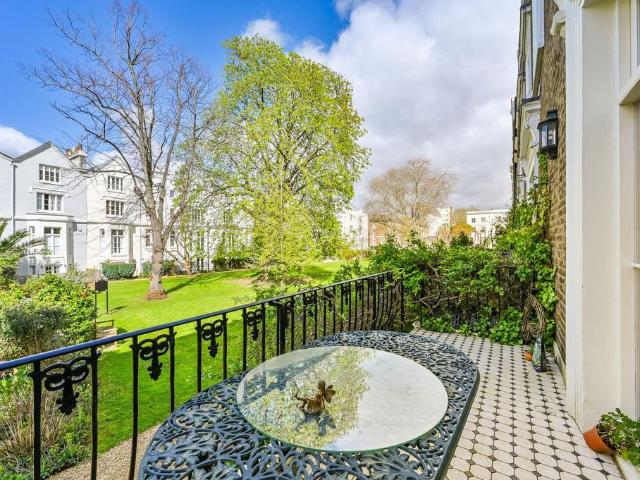 St John's Wood, London, NW8 5 bed terraced house to rent £13,000 pcm £3,000 pw