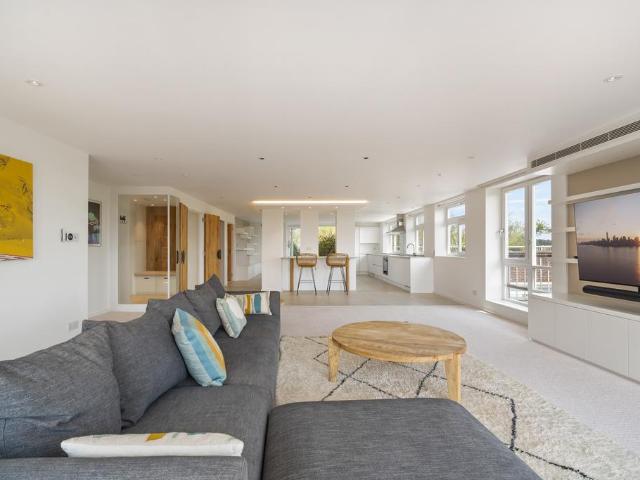 St. Johns Wood Park, London NW8 4 bed apartment to rent £10,183 pcm £2,350 pw