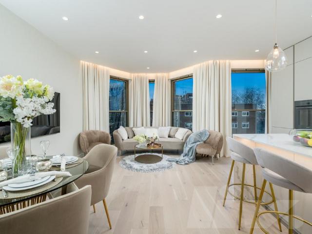 St Johns Wood Park, London NW8 2 bed apartment to rent £3,900 pcm £900 pw