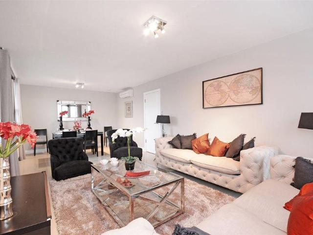 St. Johns Wood Park, London, NW8 3 bed flat to rent £5,633 pcm £1,300 pw