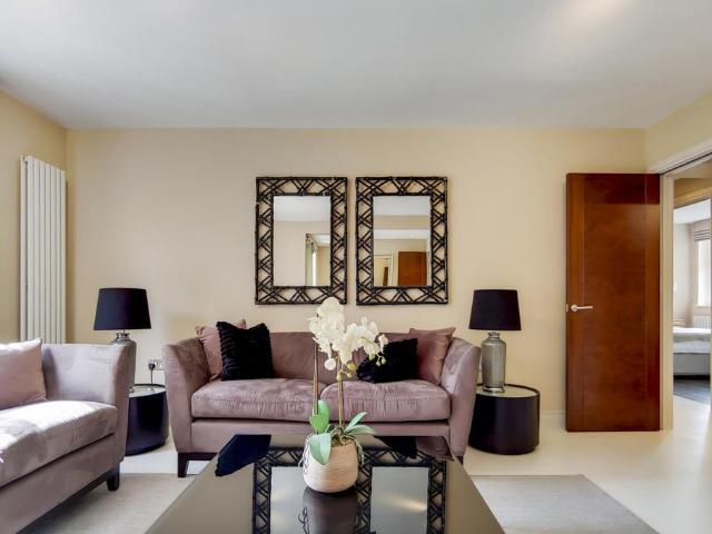 St. Johns Wood Park London NW8 3 bed flat to rent £5,633 pcm £1,300 pw