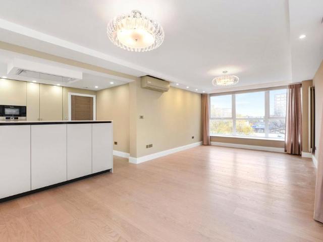 St. Johns Wood Park, London, NW8 3 bed flat to rent £6,067 pcm £1,400 pw