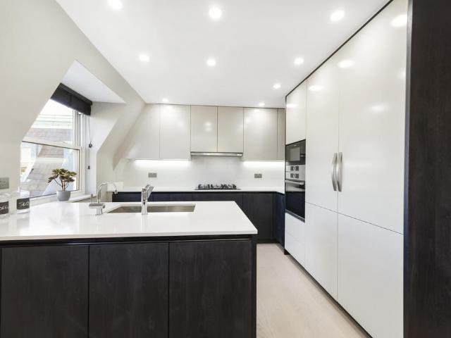 St. Johns Wood Park, St Johns Wood, NW8 3 bed penthouse to rent £8,948 pcm £2,065 pw