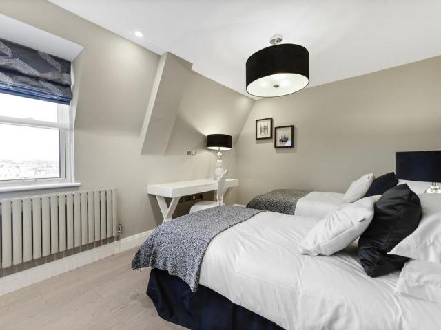 St. Johns Wood Park, St John's Wood, NW8 3 bed penthouse to rent £9,945 pcm £2,295 pw