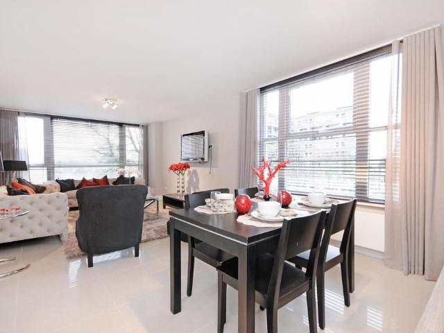 St Johns Wood Park, St Johns Wood, NW8 4 bed flat to rent £5,633 pcm £1,300 pw