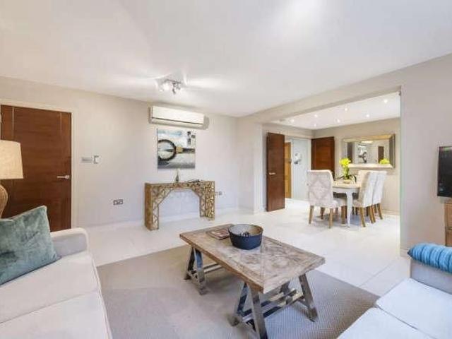 St. Johns Wood Park, St Johns Wood, NW8