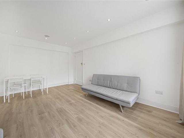 St. Johns Wood Road, London NW8, 1 bed flat to rent, £2,600 pcm | PrimeLocation
