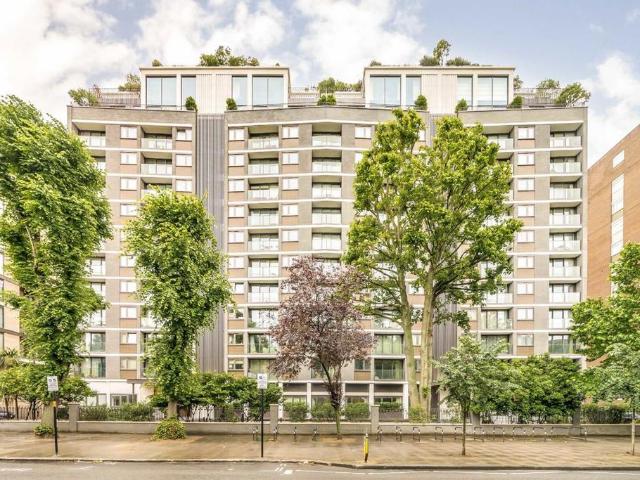 St. Johns Wood Road, London NW8 2 bed flat to rent £3,990 pcm £921 pw