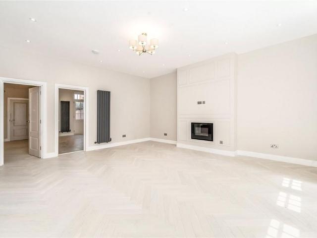 St. Johns Wood Road, London NW8 3 bed flat to rent £6,700 pcm £1,546 pw