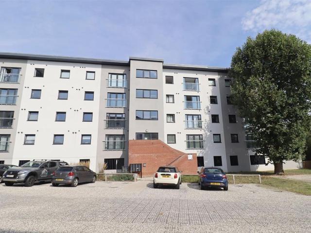 St. Johns Avenue, Braintree CM7, 1 bed flat to rent, £1,100 pcm | PrimeLocation