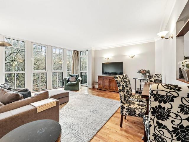 St Johns Building, 79 Marsham Street. 3 bed flat to rent £5,500 pcm £1,269 pw