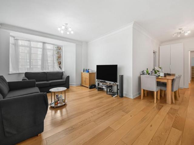 St Johns Court, Finchley Road, South. 3 bed flat to rent £5,000 pcm £1,154 pw