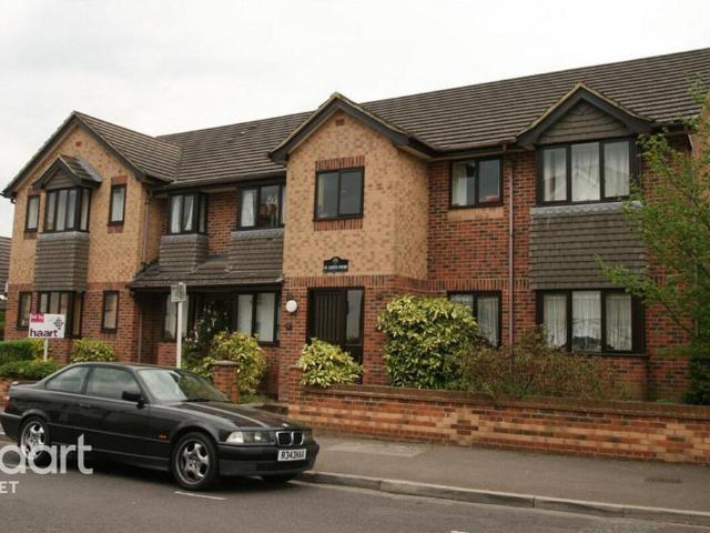St Johns Court, Fleet 2 bed flat to rent £1,295 pcm £299 pw