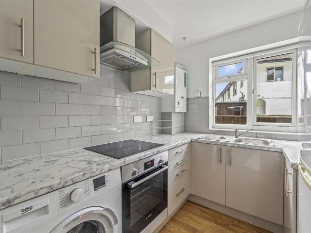 St Johns Court, St Johns Road TW7, 2 bed maisonette to rent, £1,800 pcm | PrimeLocation