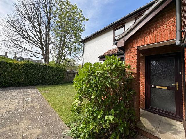 St. Johns Close, Wimborne BH21, 2 bed flat to rent, £1,100 pcm | PrimeLocation