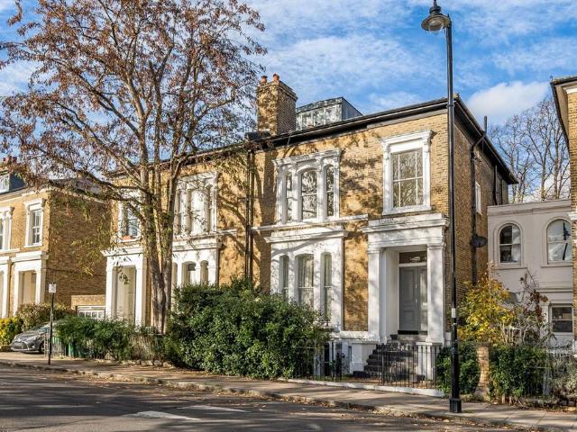 St Johns Grove, Archway, London, N19 2 bed flat to rent £3,000 pcm £692 pw