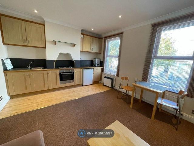 St John's Hill, London SW11, 1 bed flat to rent, £1,600 pcm | PrimeLocation
