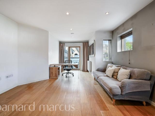St John's Hill, London SW11, 1 bed flat to rent, £2,100 pcm | PrimeLocation