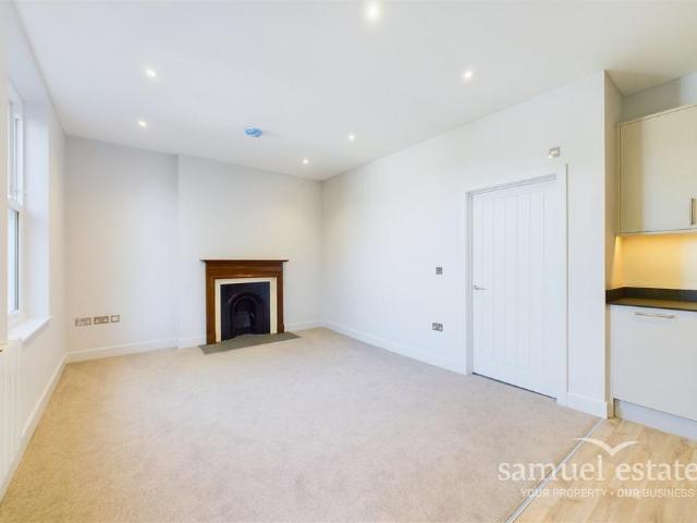 St John's Hill, St John's Hill. 1 bed flat to rent £2,000 pcm £462 pw