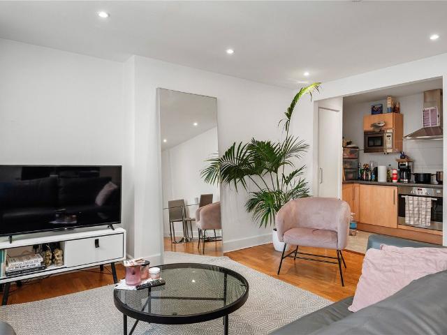 St. Johns House, 50 Vine Street, London EC3N, 2 bed flat to rent, £2,795 pcm | PrimeLocation