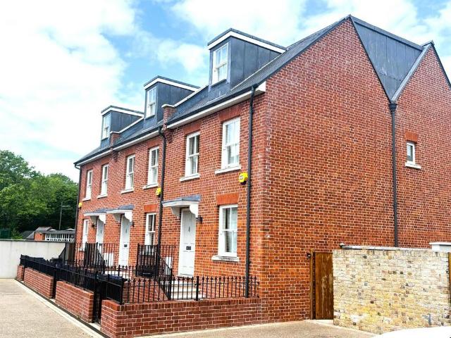 St Johns Mews, Canterbury, Canterbury 4 bed end of terrace house to rent £3,400 pcm £785 pw