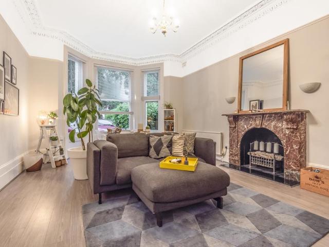 St Johns Park, Blackheath, London, SE3 2 bed flat to rent £2,200 pcm £508 pw