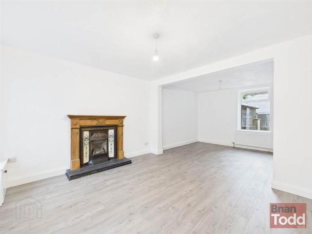 ST Johns Place, Larne, BT40 1TB